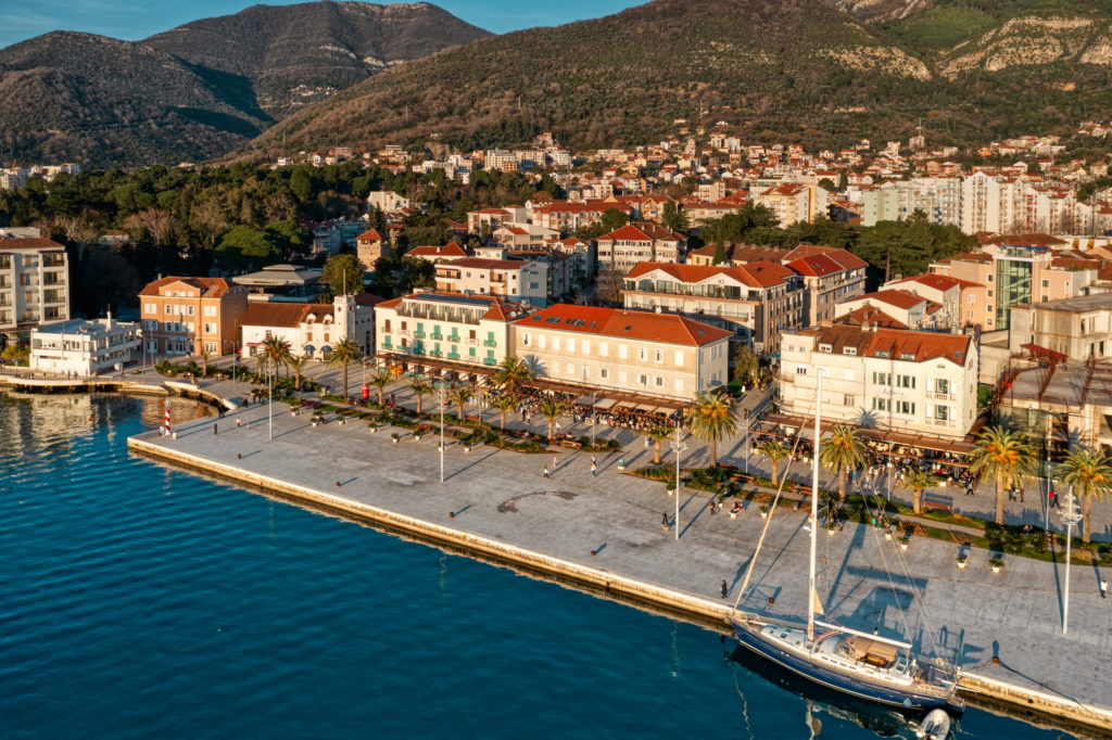 Boka Kotorska, grad Tivat idealni za ljetovanje, odmor i dobar provod ...